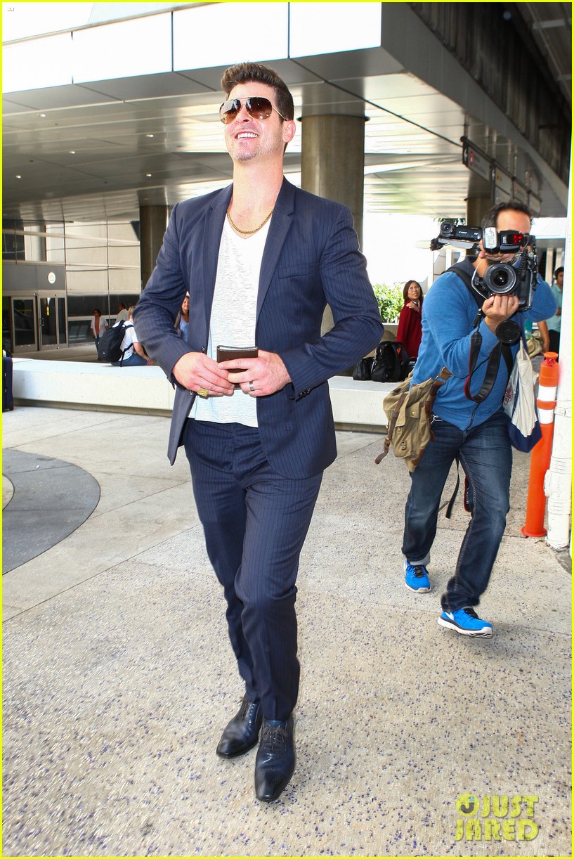 Robin Thicke Talks VMAs Performance with Miley Cyrus: Photo 2951204 ...