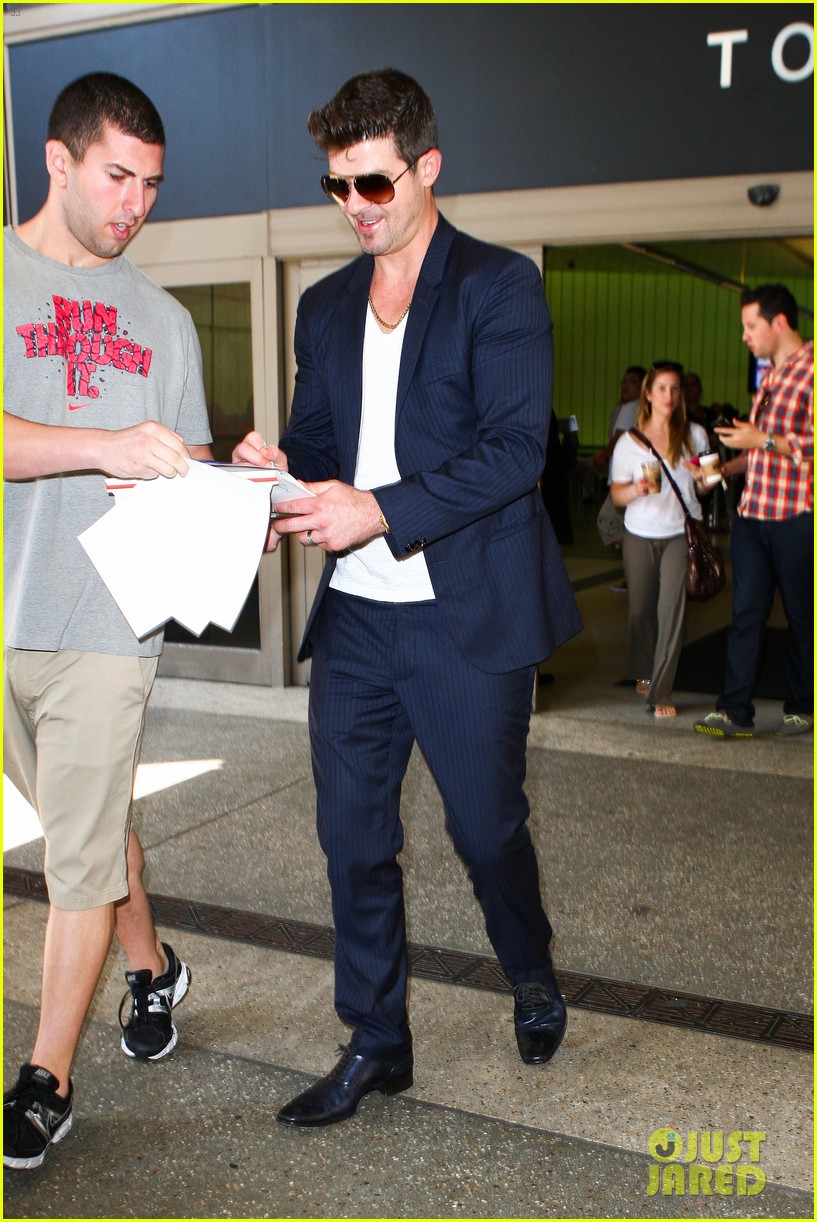 Robin Thicke Talks VMAs Performance with Miley Cyrus: Photo 2951205 ...