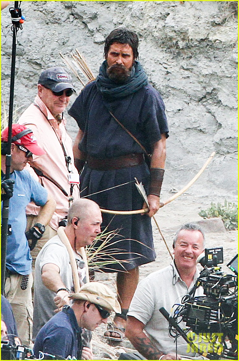Christian Bale: Scruffy Beard & Tunic Dress for 'Exodus': Photo 2977072 ...