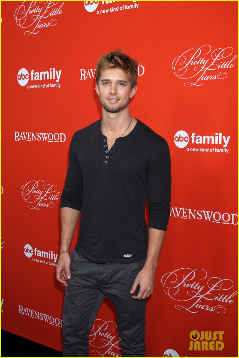 Ashley Benson & Lucy Hale: 'Pretty Little Liars' Halloween Screening ...