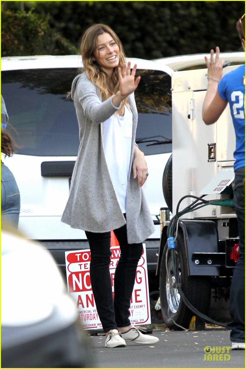 Jessica Biel: Autograph Signing on 'Shiva & May' Set!: Photo 2974993 ...