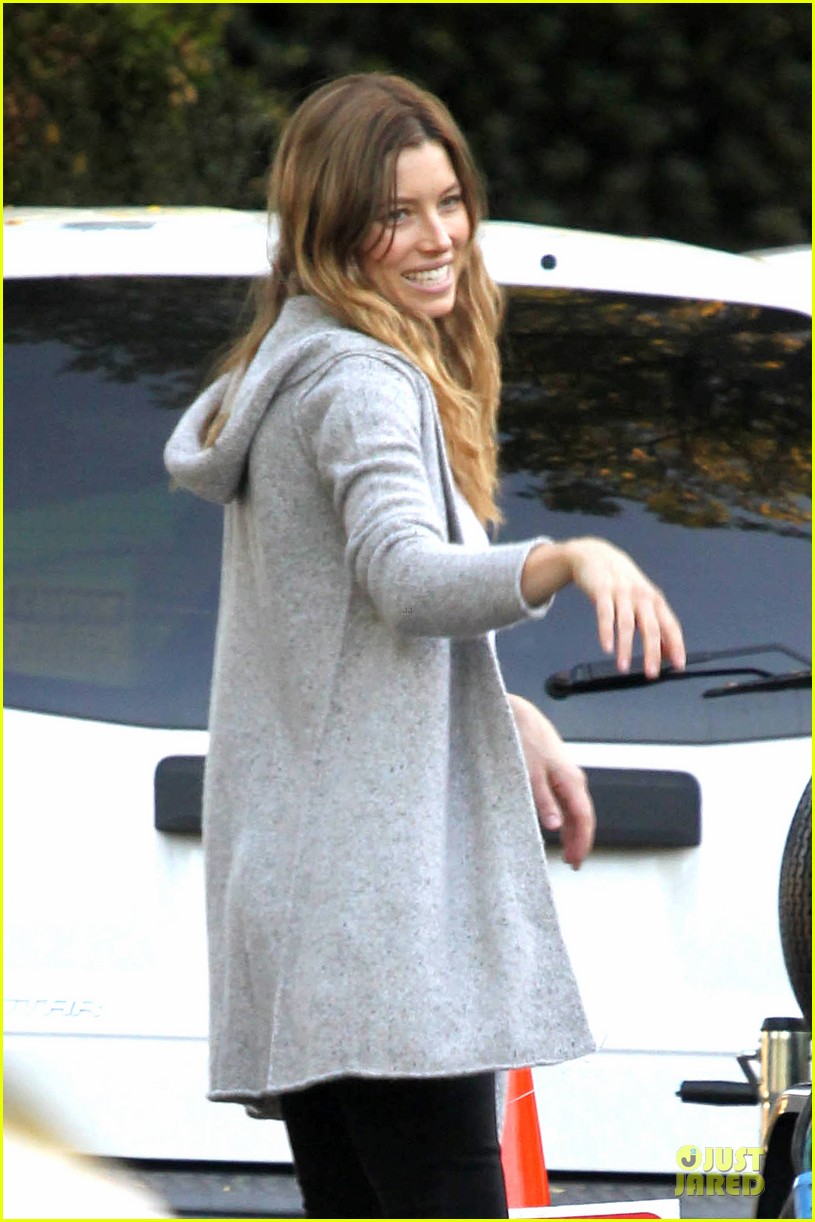 Jessica Biel: Autograph Signing on 'Shiva & May' Set!: Photo 2974994 ...
