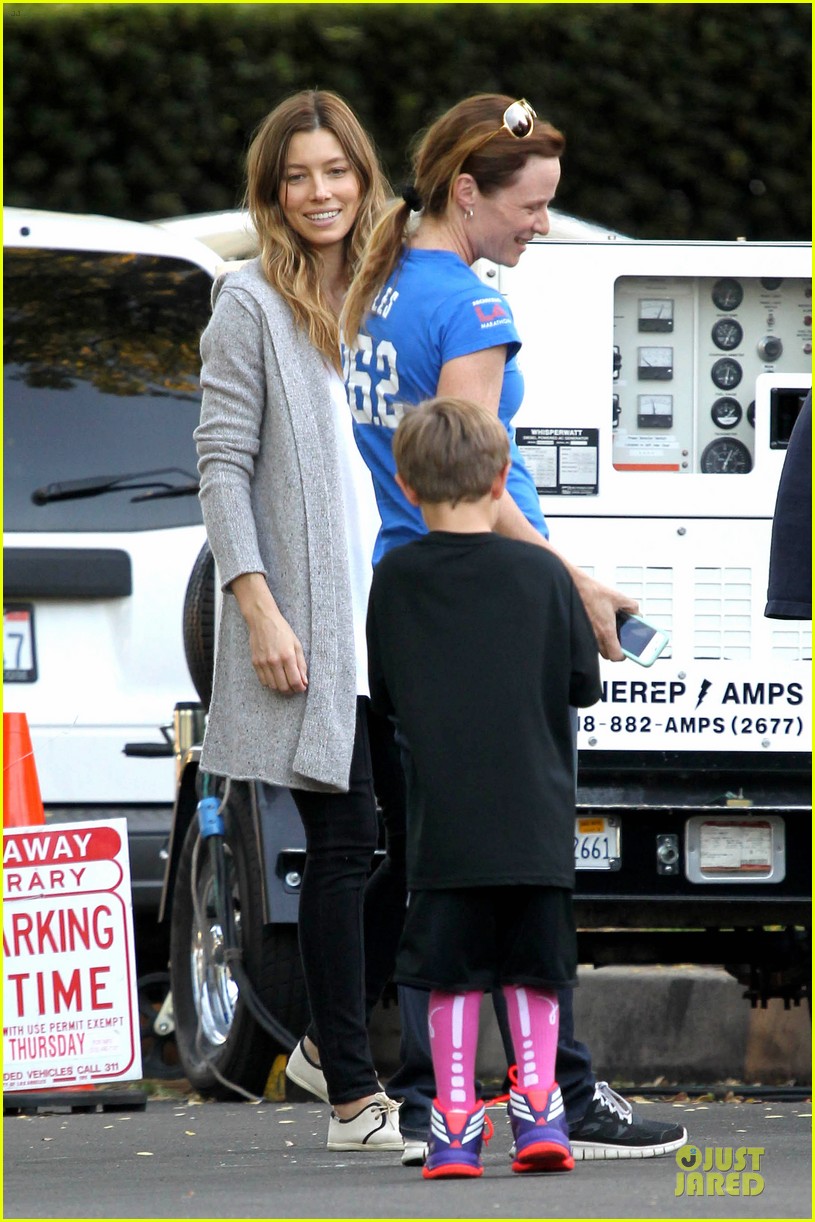 Jessica Biel: Autograph Signing on 'Shiva & May' Set!: Photo 2974996 ...