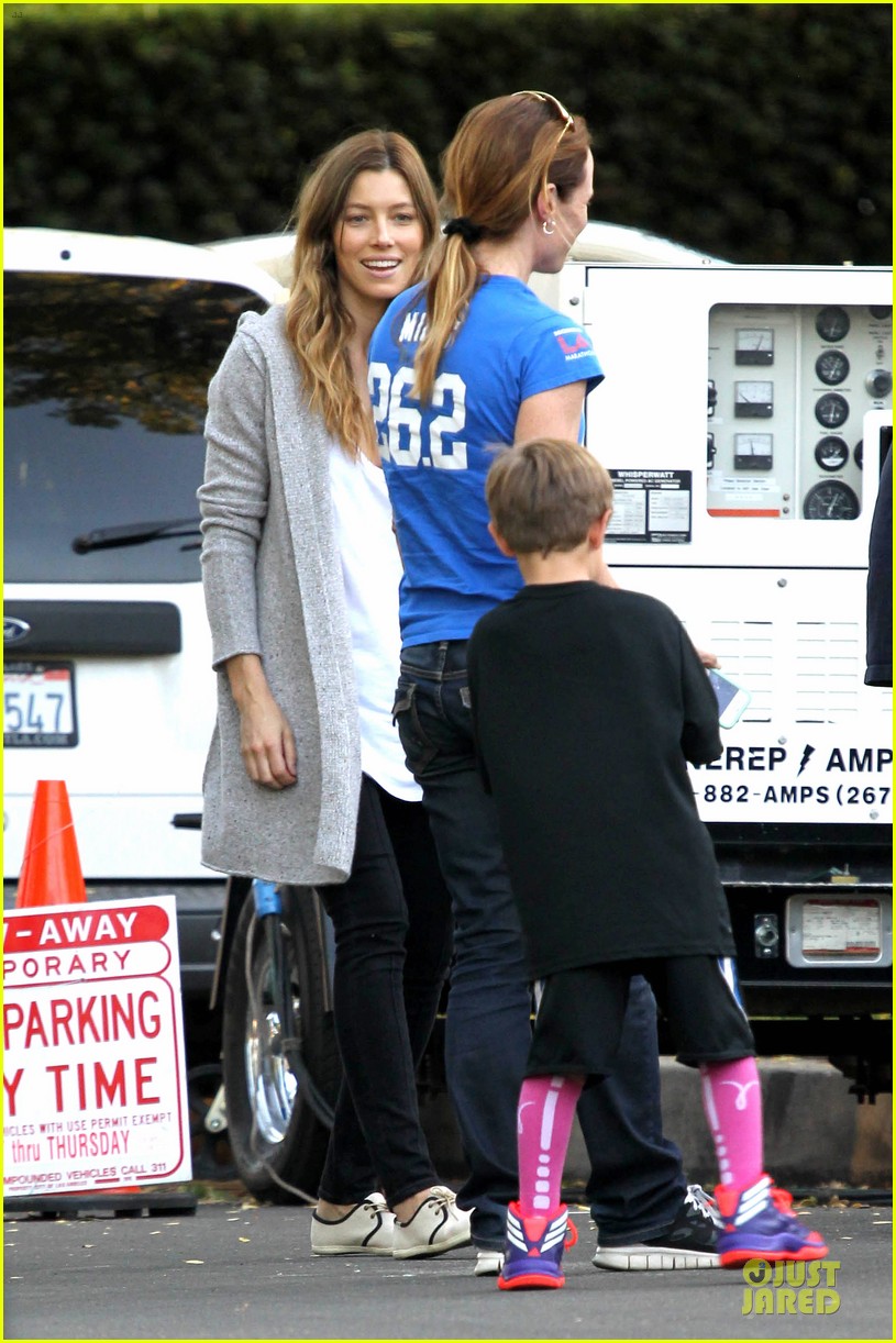 Jessica Biel: Autograph Signing on 'Shiva & May' Set!: Photo 2975004 ...