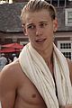 Austin Butler Goes Shirtless for 'Carrie Diaries' Premiere!: Photo ...