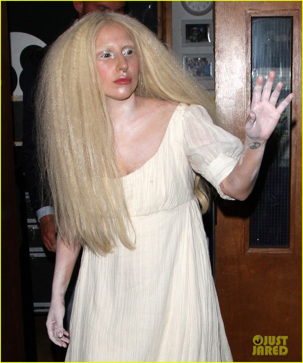 Lady Gaga Dons White Powder All Over Her Body in London: Photo 2980491 ...
