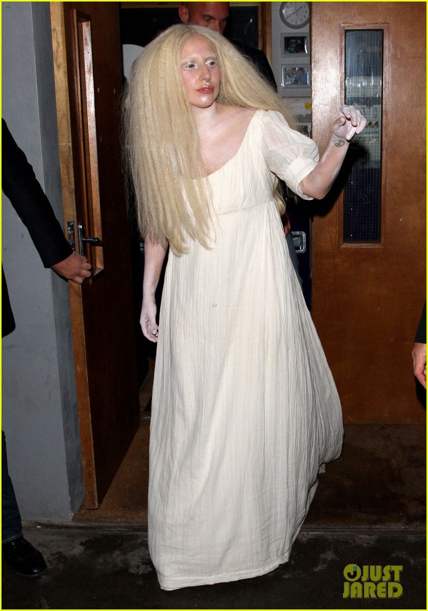Lady Gaga Dons White Powder All Over Her Body in London: Photo 2980492 ...
