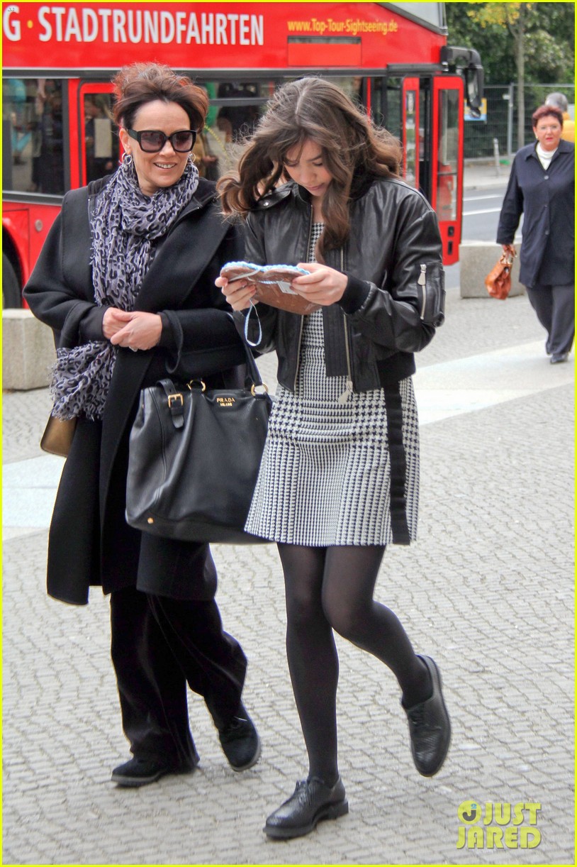 Hailee Steinfeld & Harrison Ford: First 'Ender's Game' Clip - Watch Now ...