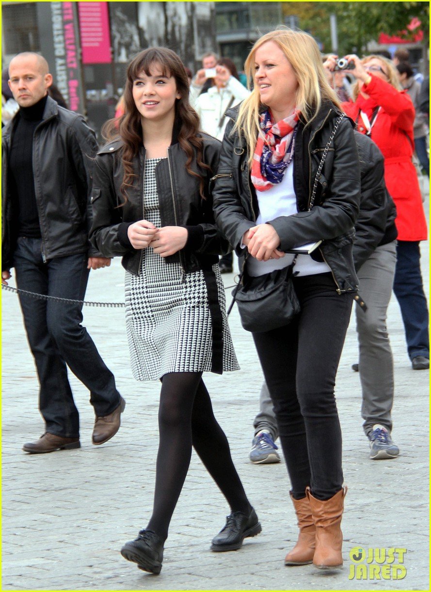 Hailee Steinfeld & Harrison Ford: First 'Ender's Game' Clip - Watch Now ...