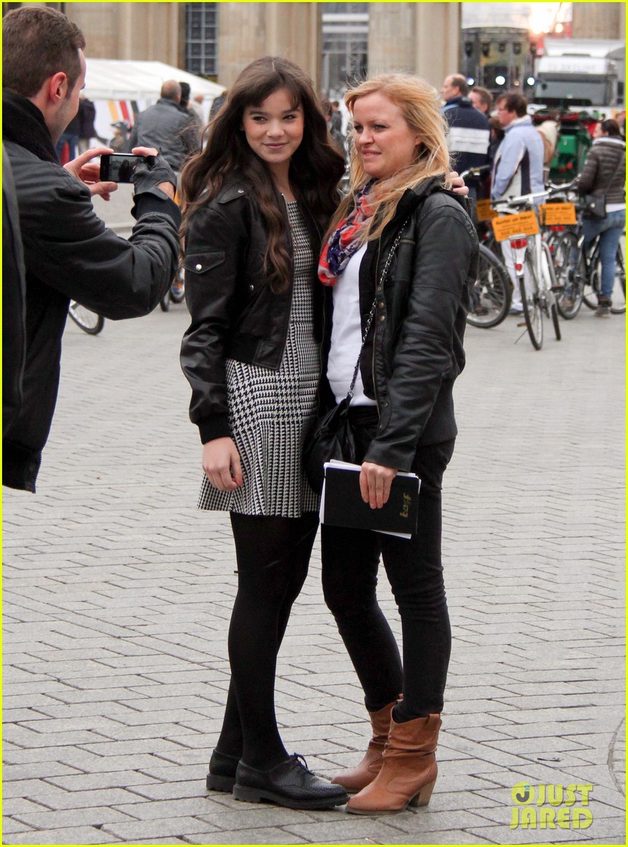 Hailee Steinfeld & Harrison Ford: First 'Ender's Game' Clip - Watch Now ...