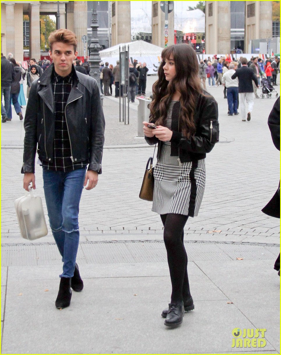 Hailee Steinfeld & Harrison Ford: First 'Ender's Game' Clip - Watch Now ...