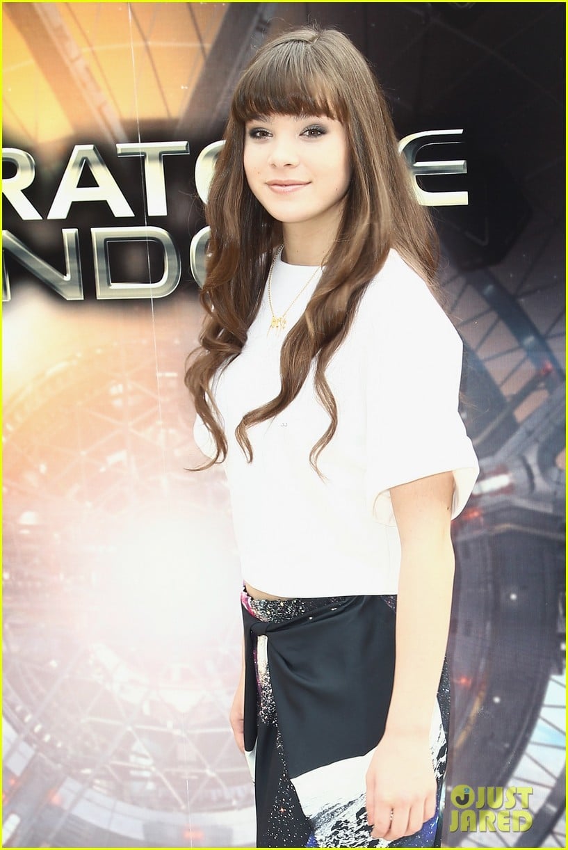 Hailee Steinfeld & Harrison Ford: 'Ender's Game' Paris Photo Call ...