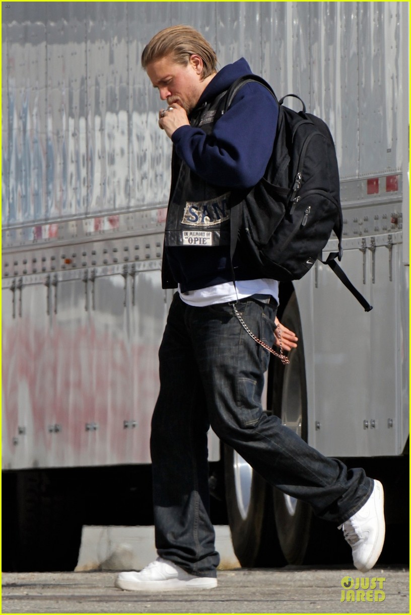 Charlie Hunnam: 'Pacific Rim' Gag Reel - Watch Now!: Photo 2968884 ...