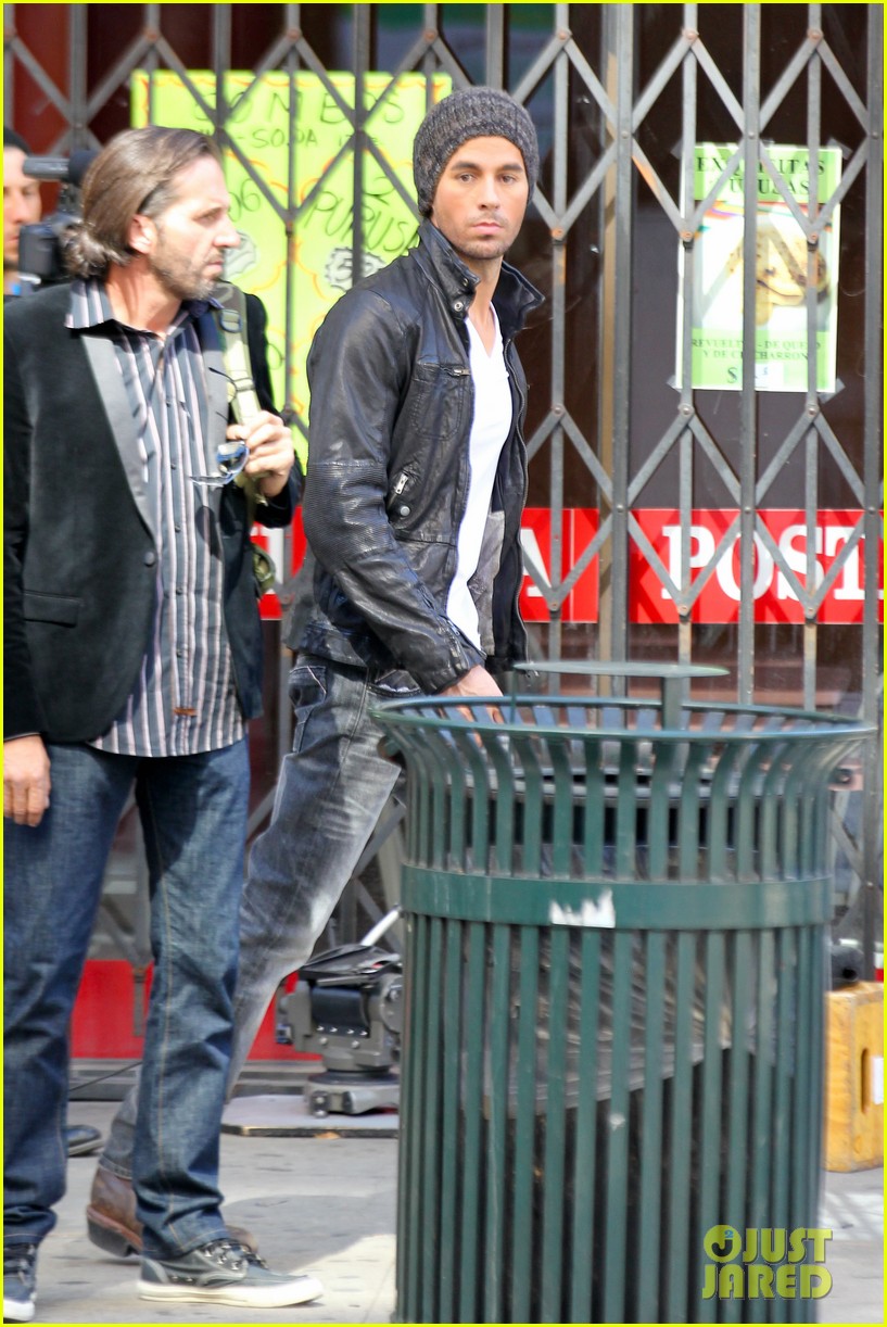 Enrique Iglesias: Leather Jacket Cool for 'Heart Attack' Video!: Photo ...