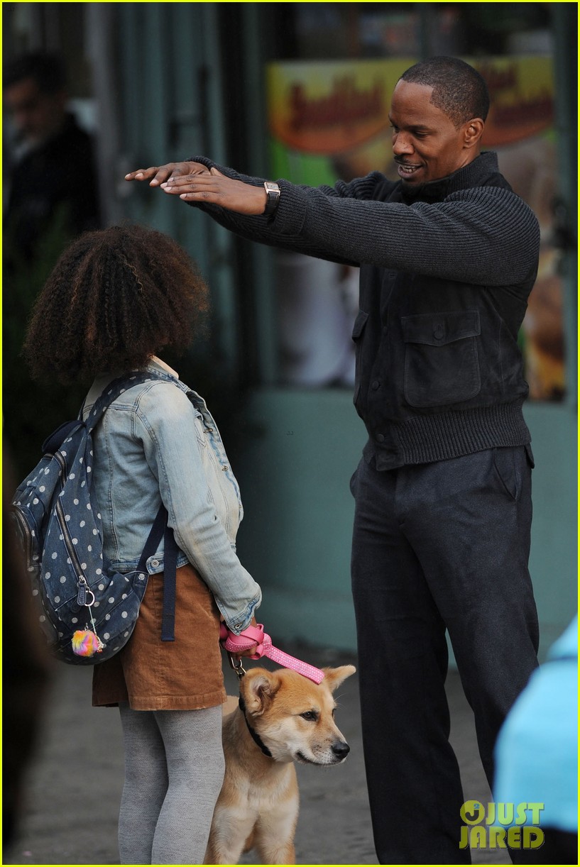 Jamie Foxx Quvenzhane Wallis Annie Filming With A Pup Photo