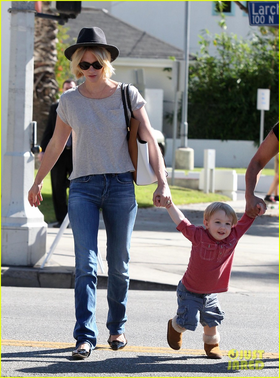January Jones Hangs with Smiley Xander After Baby's Class!: Photo ...