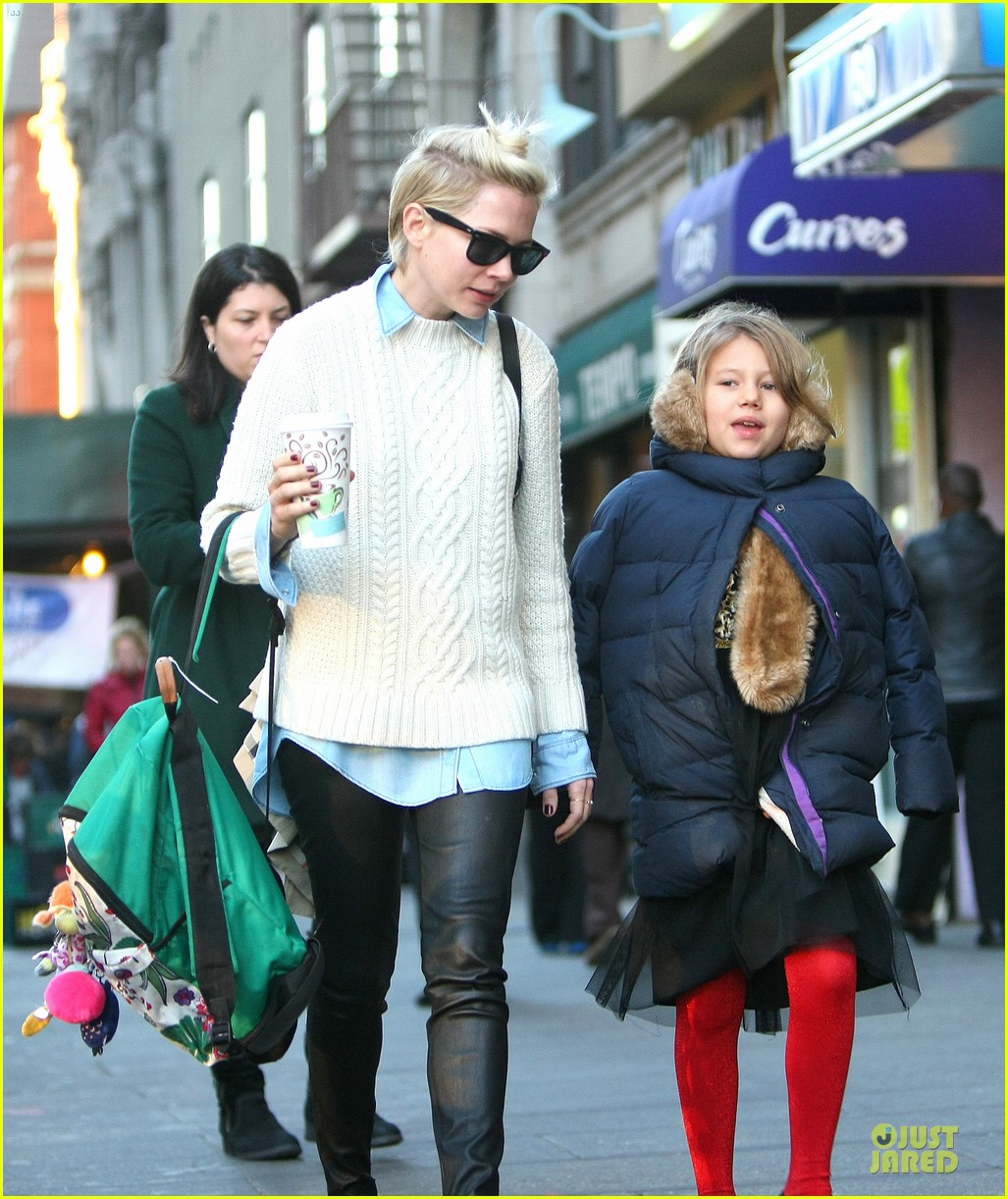 Michelle Williams: Happy 8th Birthday, Matilda!: Photo 2981932 ...
