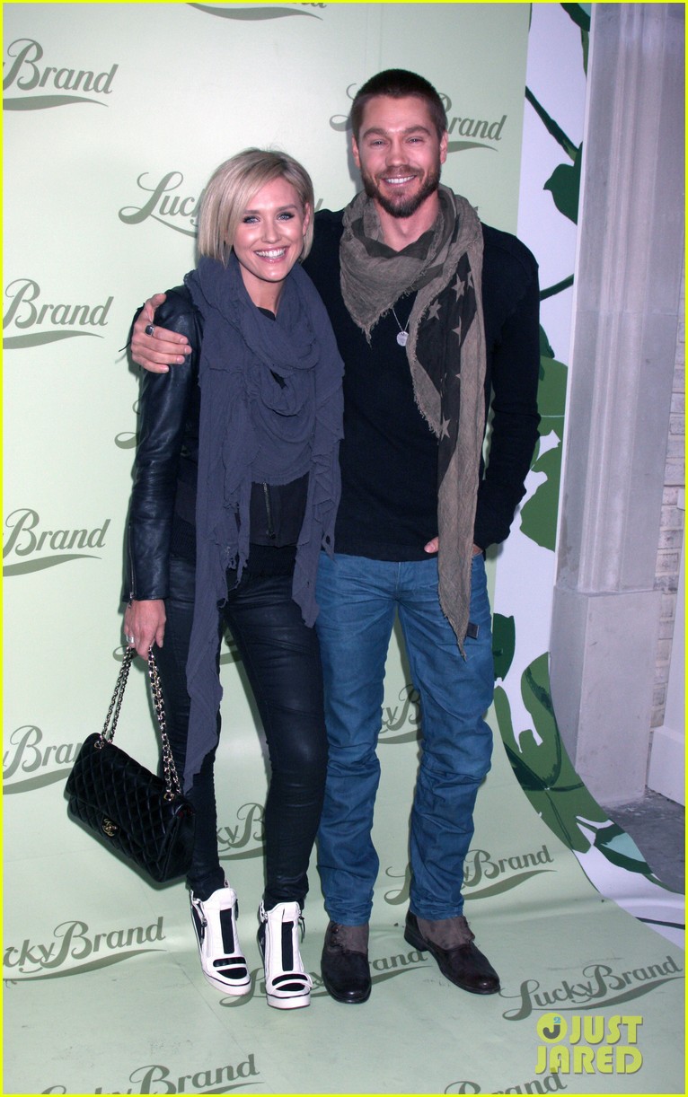 Chad Michael Murray & Nicky Whelan: Lucky Brand Store Opening: Photo ...