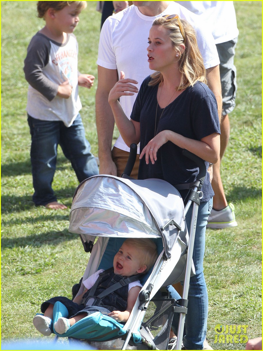Reese Witherspoon & Jim Toth: Brentwood Corn Festival: Photo 2976119 ...