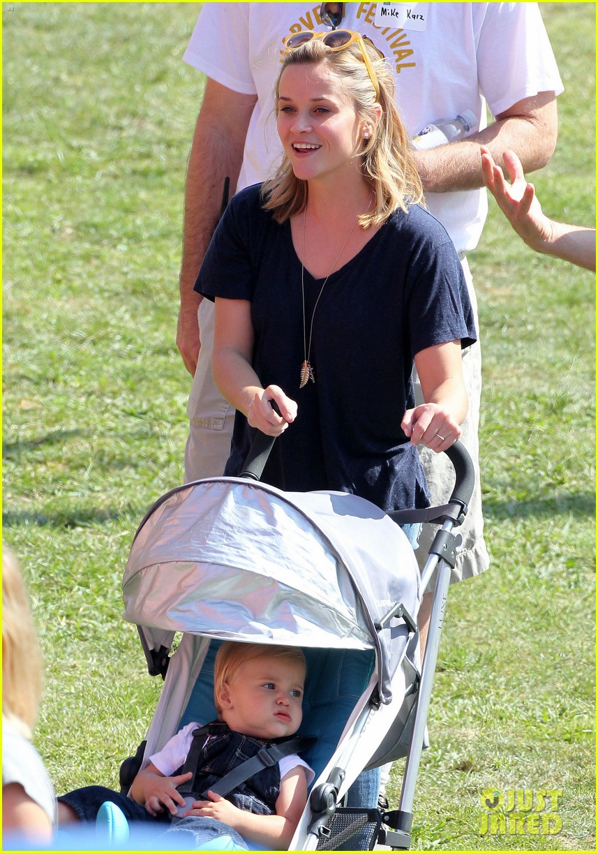 Reese Witherspoon & Jim Toth: Brentwood Corn Festival: Photo 2976127 ...