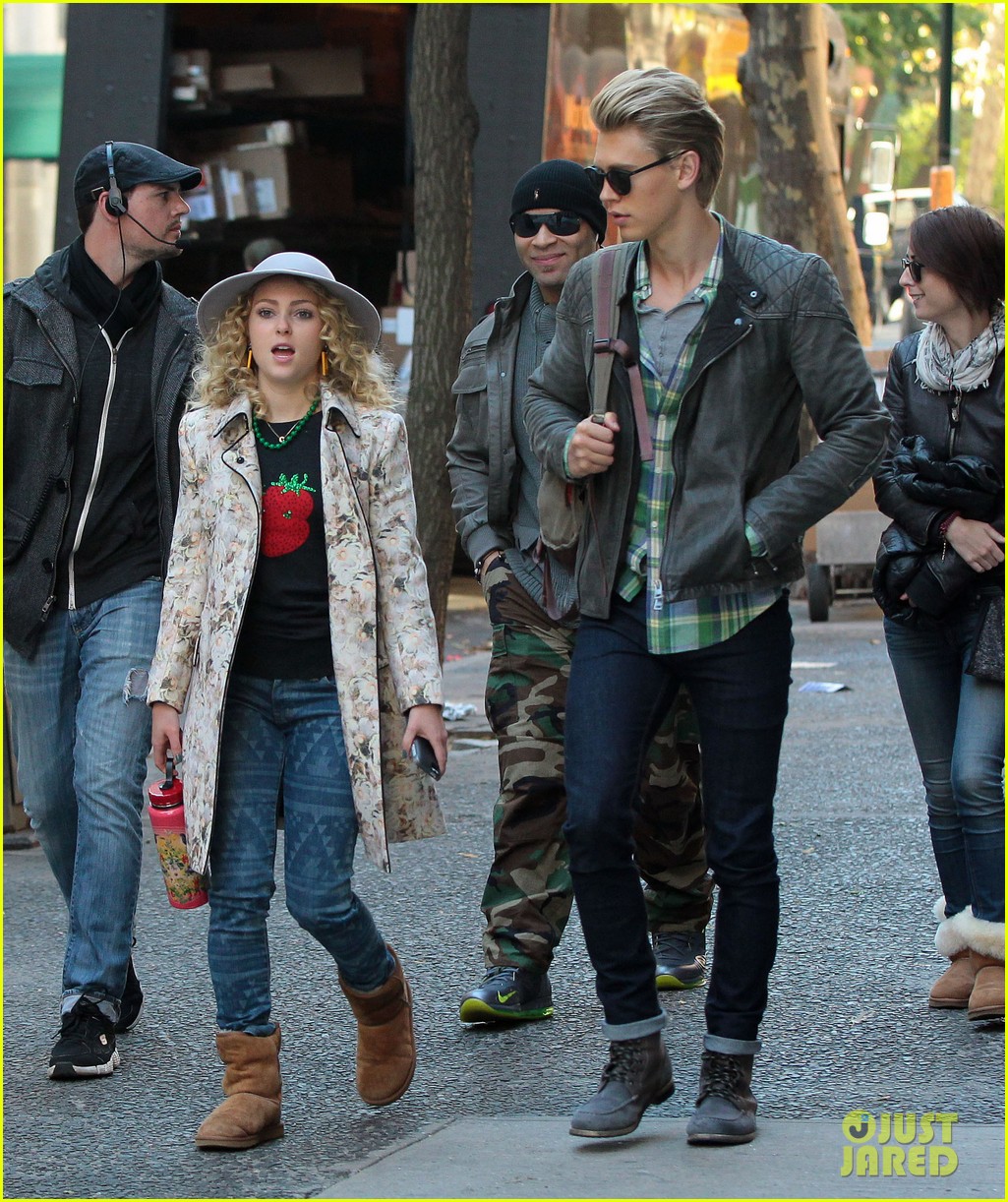 AnnaSophia Robb Counts Down Days 'Til 'Carrie Diaries'!: Photo 2976978 ...