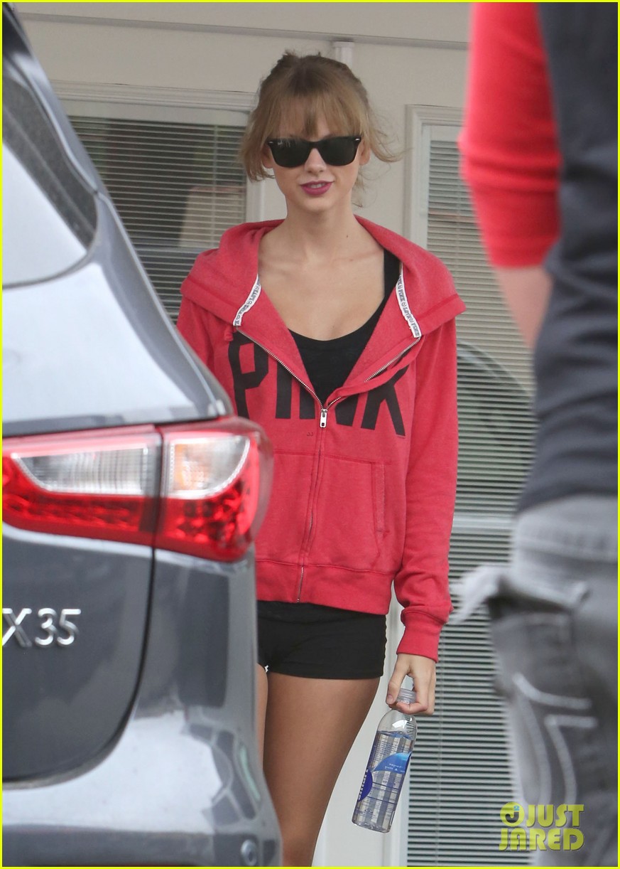 Taylor Swift: 'One Chance' Hits Theaters in the U.K.: Photo 2981271 ...