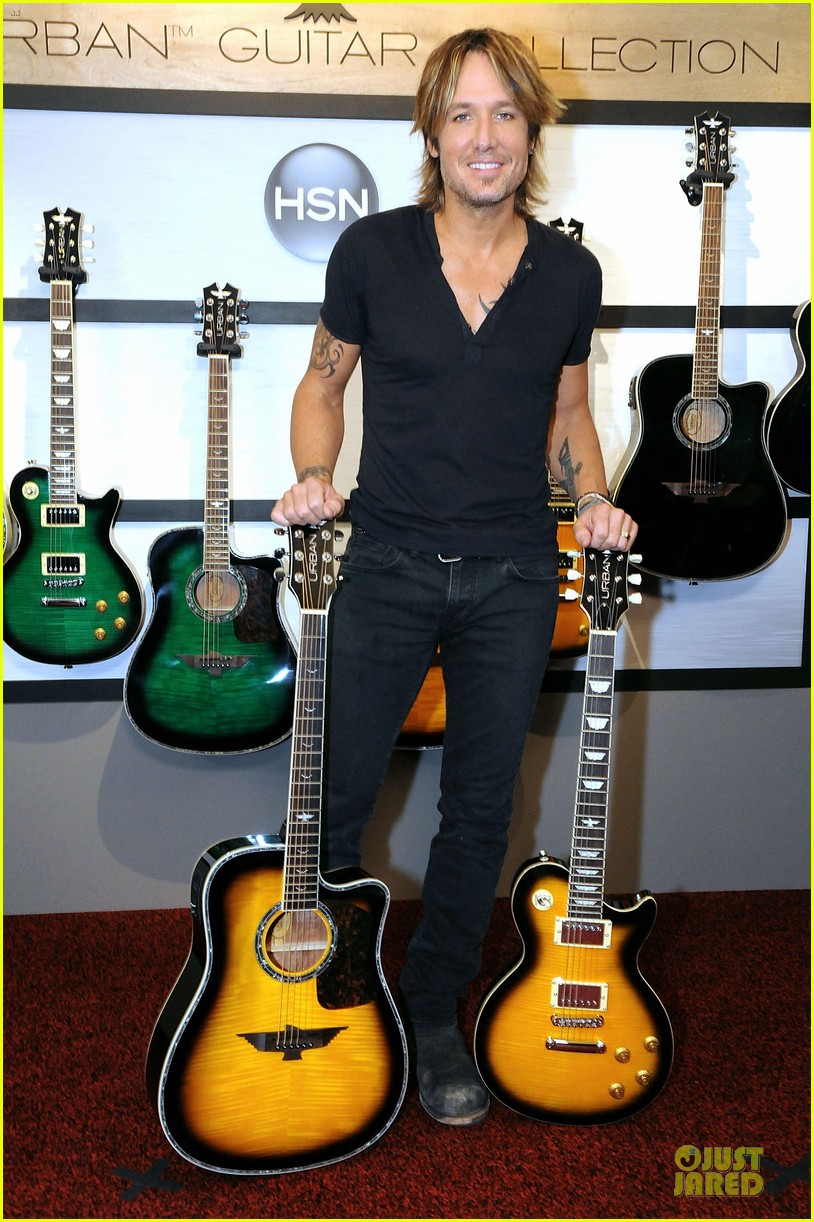 Keith Urban Premieres Urban Guitar Collection!: Photo 2968214 | Keith ...