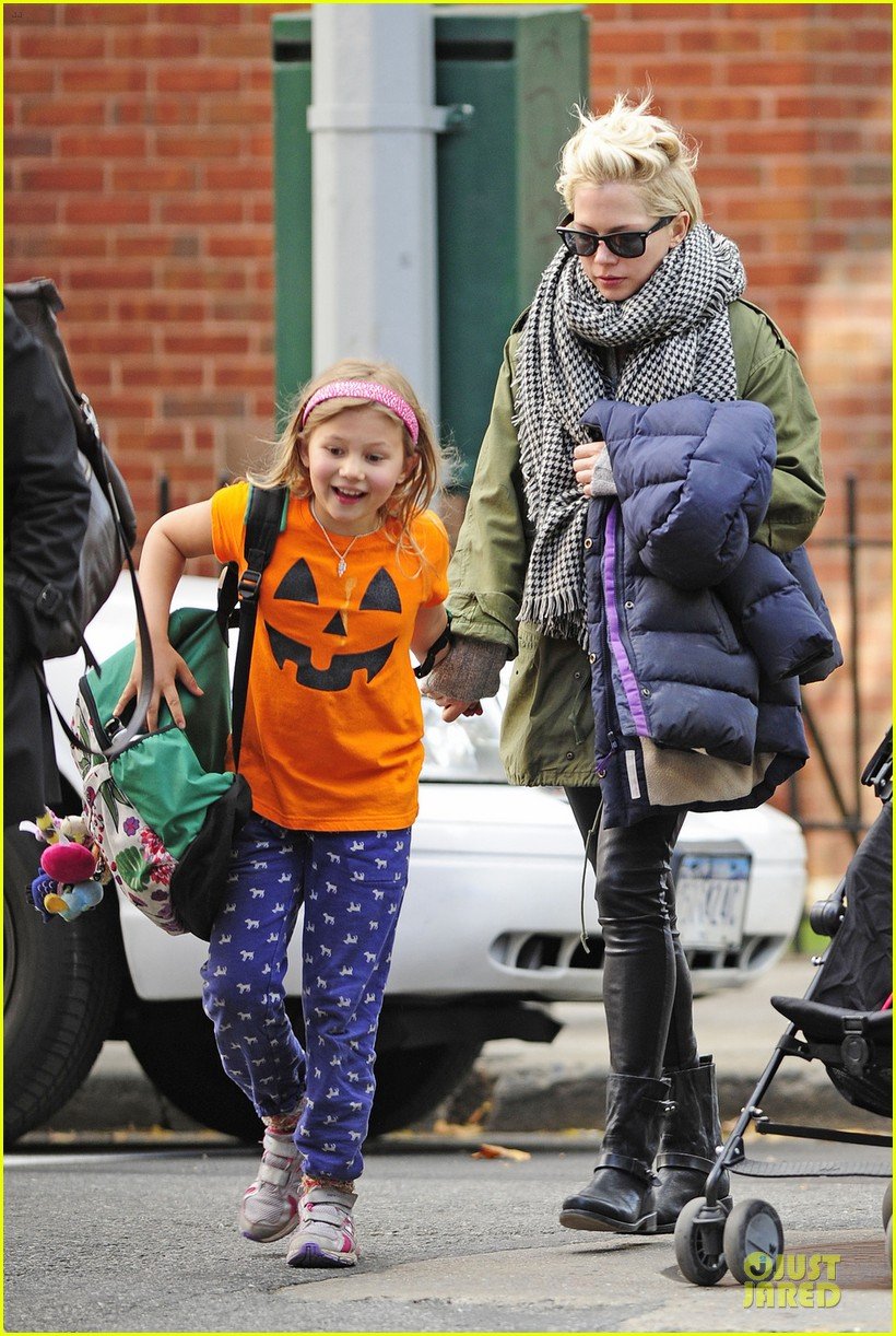 Michelle Williams: Matilda Channels a Cute Pumpkin!: Photo 2979374 ...