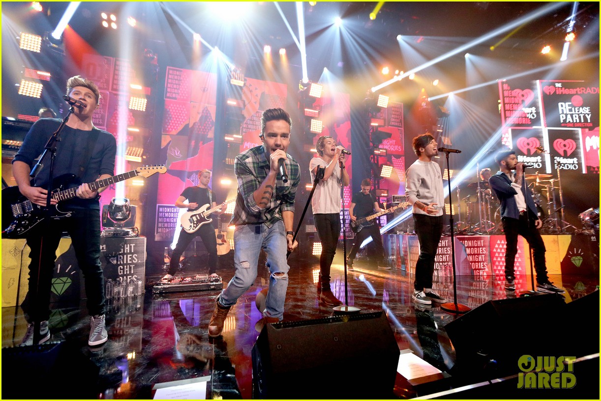 One Direction Celebrates 1D Day, Preview 'Through the Dark'!: Photo ...