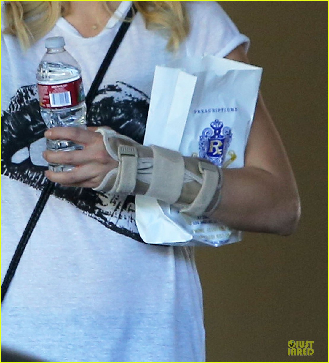 Malin Akerman Wears Arm Brace After Doctor's Visit: Photo 2984840 ...