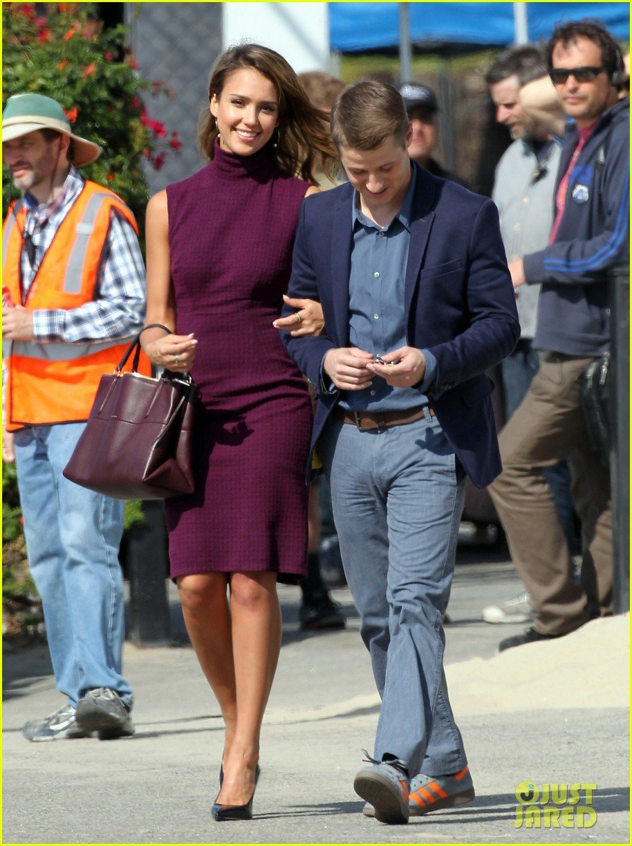 Jessica Alba & Salma Hayek: 'Englishman' Set with Ben McKenzie!: Photo ...