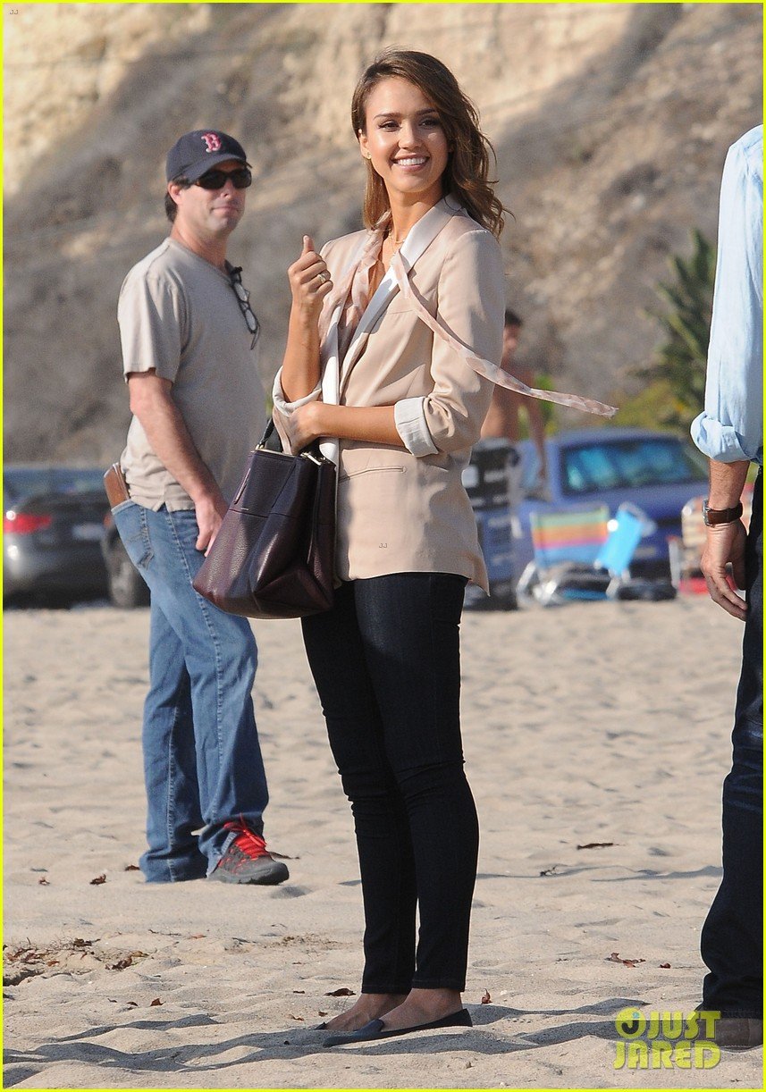 Jessica Alba & Salma Hayek: 'Englishman' Set with Ben McKenzie!: Photo ...