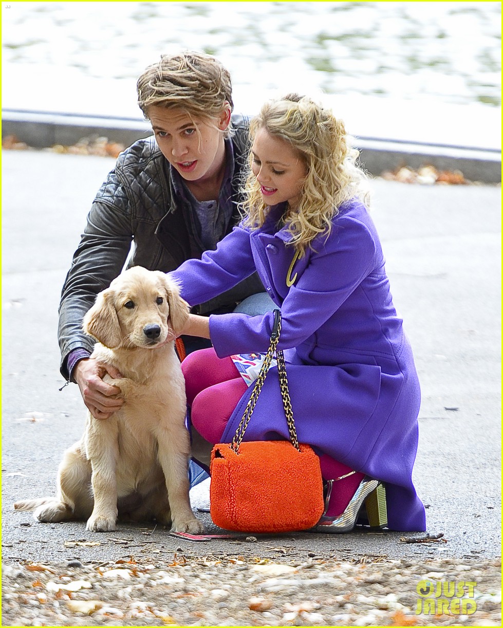 AnnaSophia Robb & Austin Butler: Puppy on 'Carrie Diaries' Set!: Photo ...