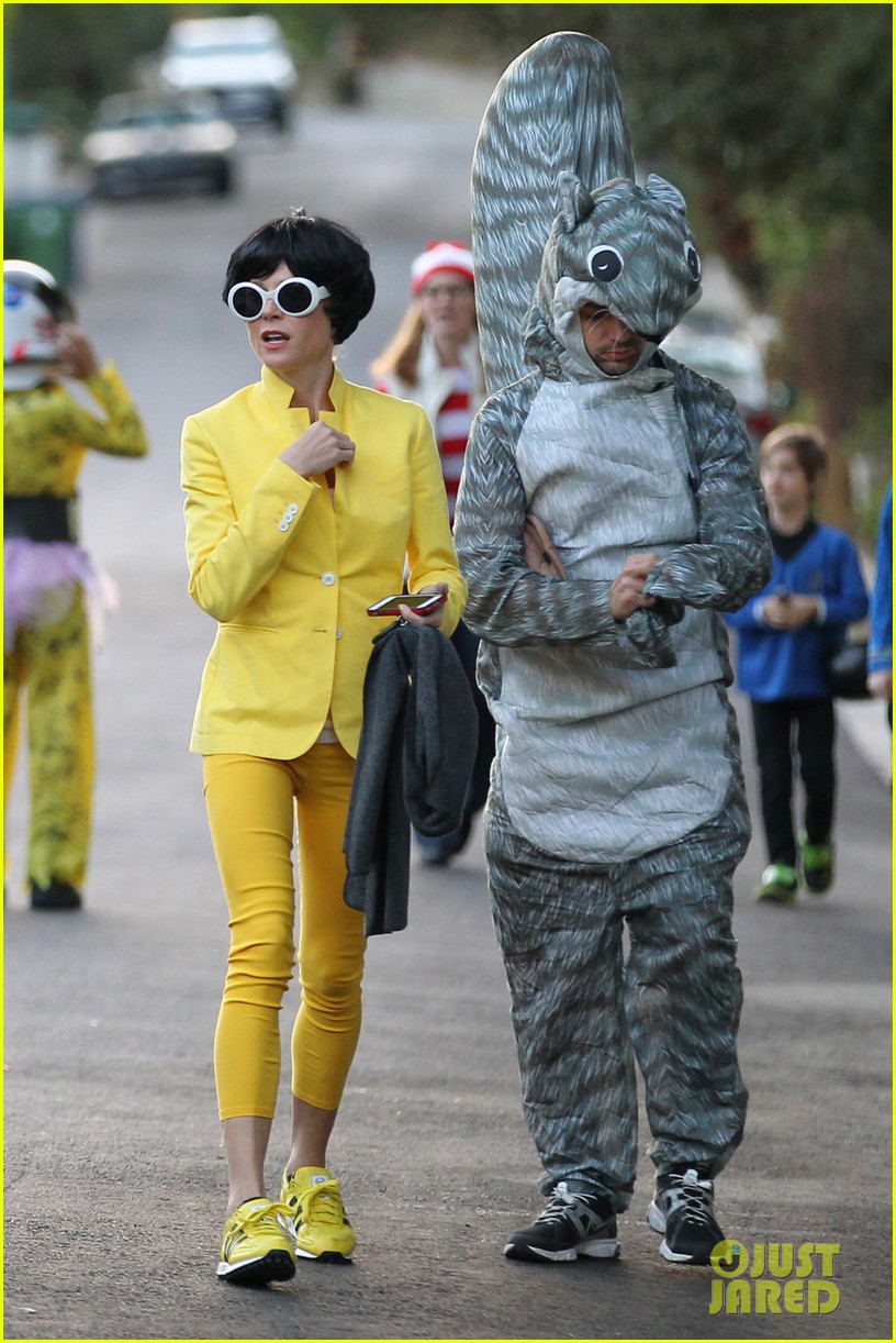 Photo: julie bowen psys sidekick halloween costume 01 | Photo 2984322 ...