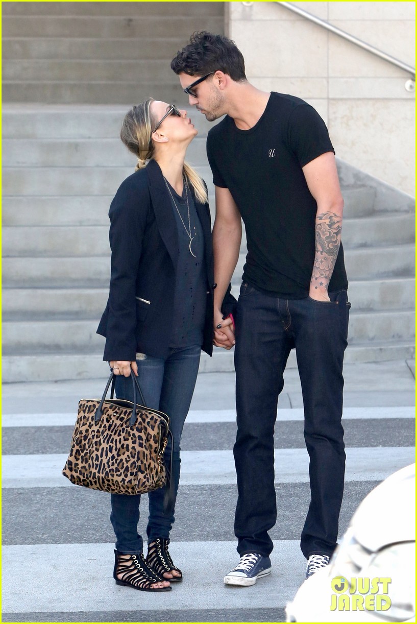 Kaley Cuoco & Ryan Sweeting: Kiss Kiss!: Photo 2990556 | Kaley Cuoco ...