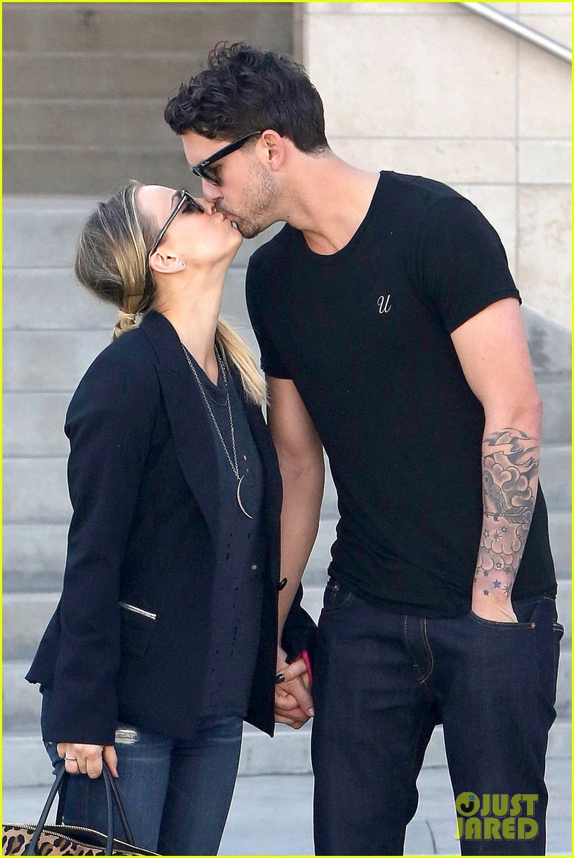 Kaley Cuoco & Ryan Sweeting: Kiss Kiss!: Photo 2990557 | Kaley Cuoco ...