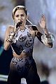 Miley Cyrus Sings with Lip-Syncing Cat at AMAs 2013 (Video): Photo ...