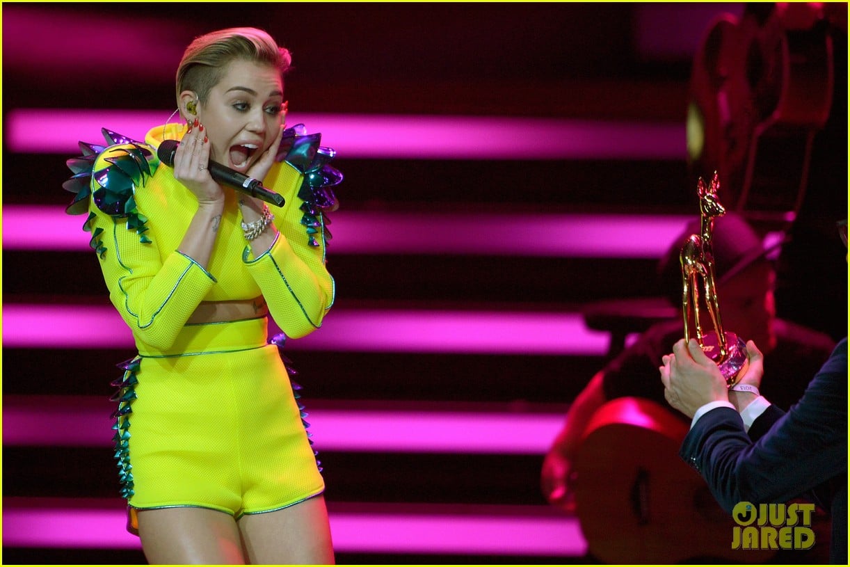 Miley Cyrus Performs 'Wrecking Ball' at Bambi Awards (Video): Photo ...