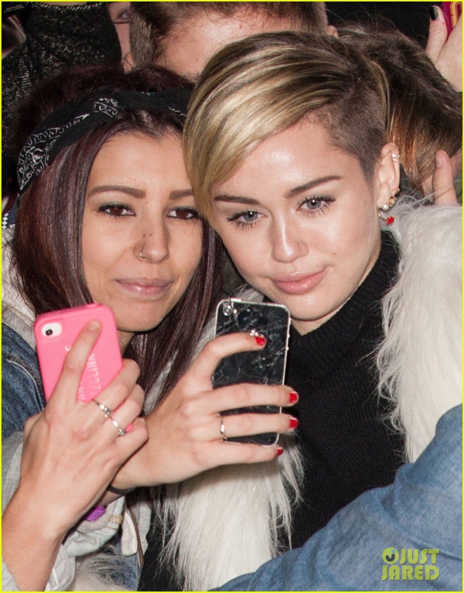 Miley Cyrus Steps Out After Lighting Blunt at MTV EMA 2013: Photo ...