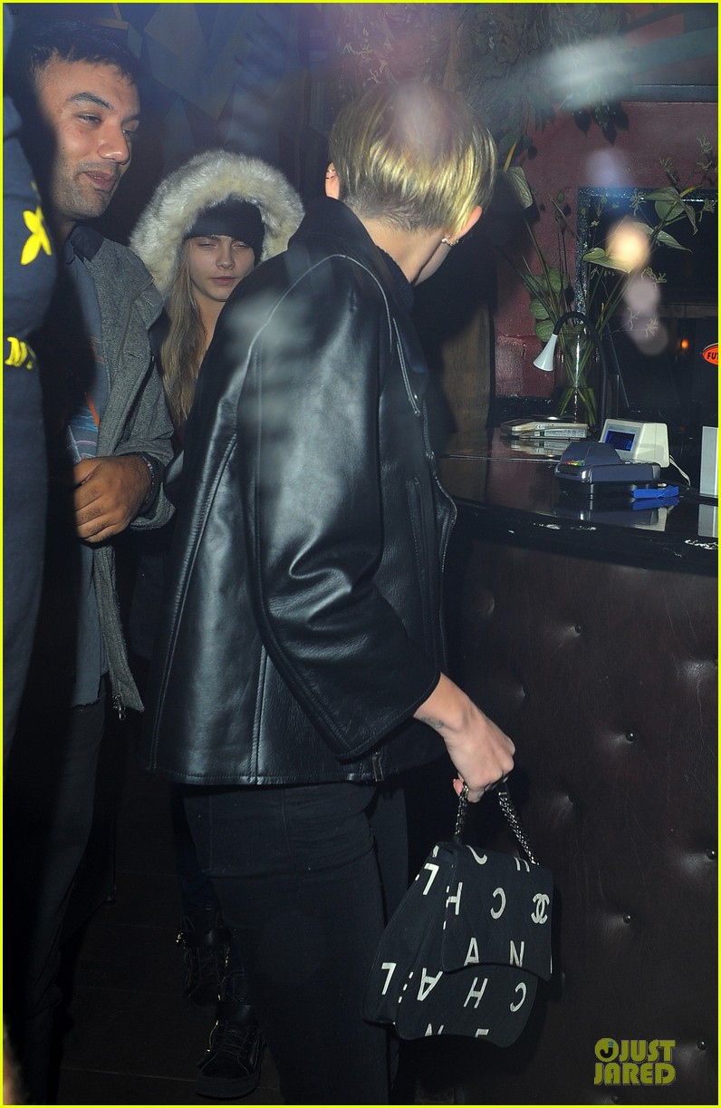 Miley Cyrus: Greenhouse Coffee Stop with Cara Delevingne!: Photo ...