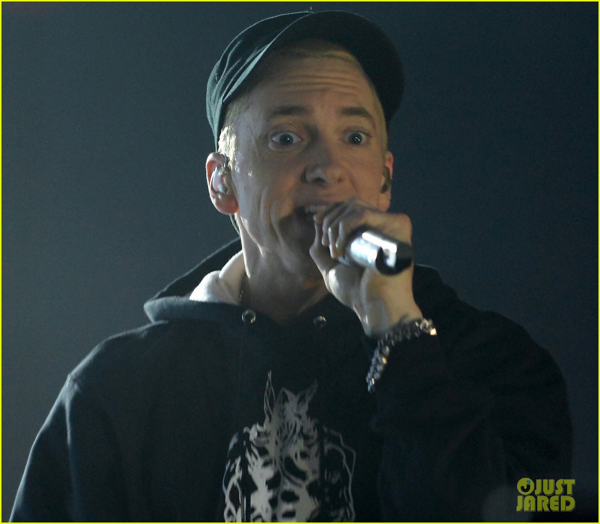 Eminem: 'Rap God' at YouTube Music Awards 2013 - Watch Now!: Photo ...