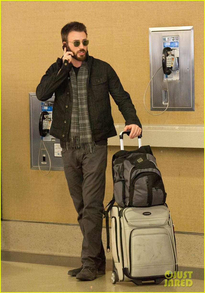 Chris Evans Steps Out After Split from Minka Kelly: Photo 2989631 ...