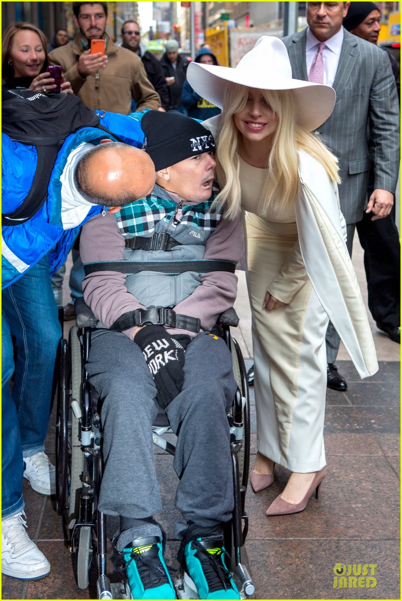 Lady Gaga: I Smoked Weed to Numb My Hip Pain: Photo 2988594 | Lady Gaga ...