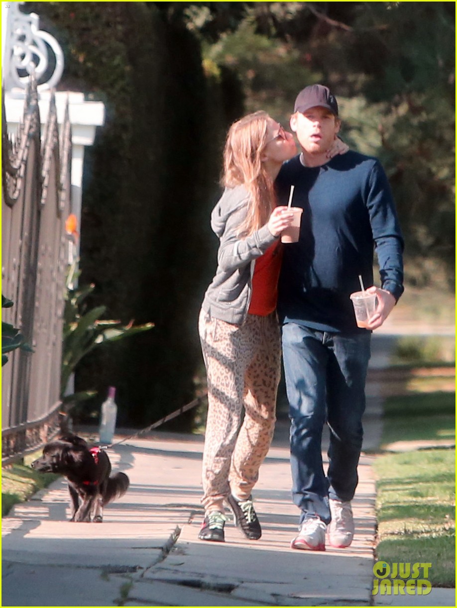 Michael C. Hall & Morgan Macgregor: Morning Stroll Smooches!: Photo ...