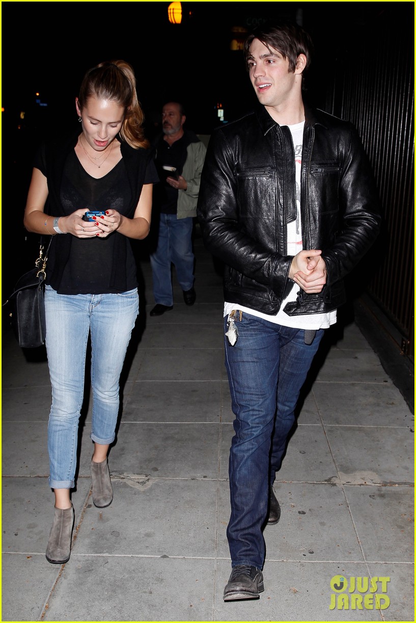 Jon Hamm Dines with Sean Penn & His Kids Dylan & Hopper!: Photo 2993036 ...