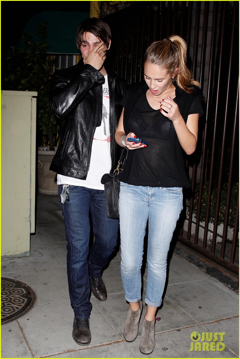 Jon Hamm Dines with Sean Penn & His Kids Dylan & Hopper!: Photo 2993042 ...