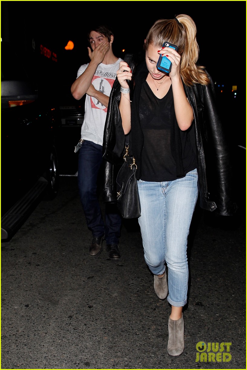 Jon Hamm Dines with Sean Penn & His Kids Dylan & Hopper!: Photo 2993044 ...