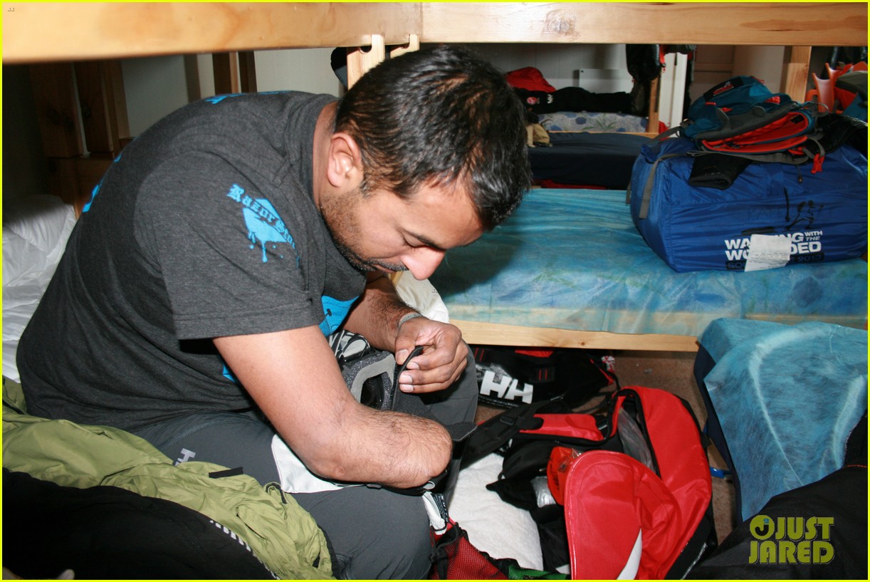 Prince Harry Debuts Beard for South Pole Trip: Photo 3000070 | Prince ...