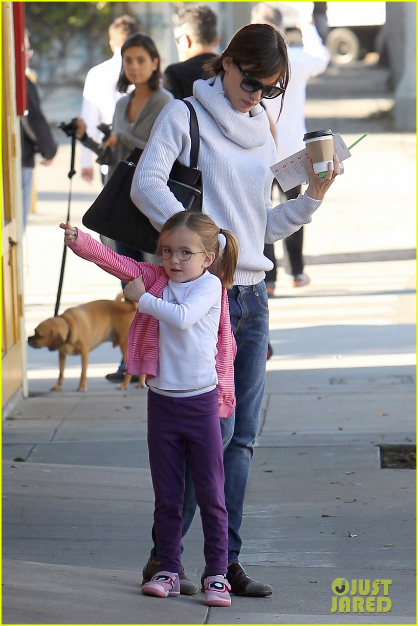 Jennifer Garner's Vandalia Films Buys Rights to 'The Theory Of ...