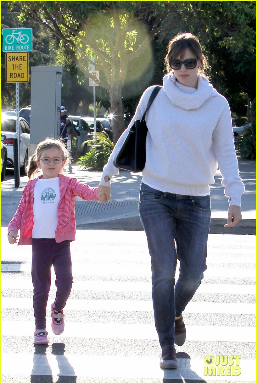 Jennifer Garner's Vandalia Films Buys Rights to 'The Theory Of ...